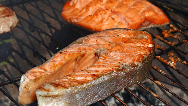 Nederlanders laten vaker vlees liggen en kopen vis - Nieuws Vlees ...