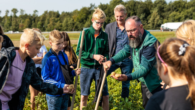 Power to the Pieper: aardappel op menu houden - Nieuws Aardappelrooidag ...